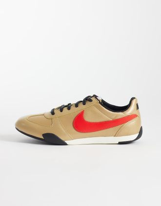 Nike Sprint Sister - Sneaker in Gold und Rot