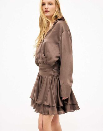 NA-KD Robe chemise courte &agrave; taille fronc&eacute;e - Marron