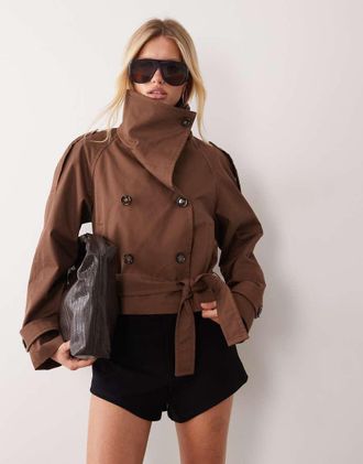Mango trench court &agrave; col chemin&eacute;e avec ceinture marron