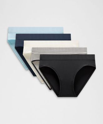 lululemon UnderEase Bikini-Unterw&auml;sche mit mittelhohem Bund 5er-Pack f&uuml;r Frauen - Gr&ouml;&szlig;e XL in Black/Coconut Ivory/Foam Cloud