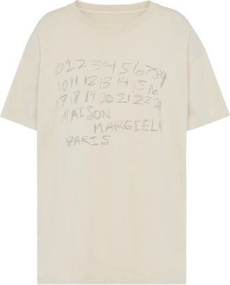 Maison Margiela t-shirt imprimé à col rond - Tons neutres