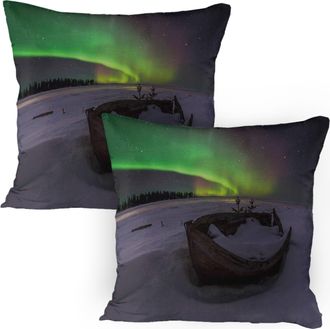 Abakuhaus Nordlicht Kissenbezug Packung mit 2, Winterlandschaft mit Holzboot Galaxy Kosmos, Dekorativer Standard Gedruckter Kissenbezug, 80 x 80 cm, Mehrfarbig