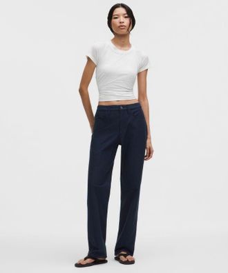 lululemon EasyFive Hose mit mittelhohem Bund und geradem Bein im Relaxed Fit Normale L&auml;nge f&uuml;r Frauen - Gr&ouml;&szlig;e 24 in True Navy