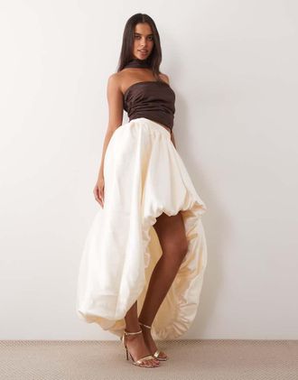 Asos jupe longue &agrave; ourlet asym&eacute;trique bouffant en ivoire-Blanc