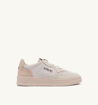 Autry SNEAKERS MEDALIST LOW TRICOLOR AUS WILDLEDER IN PHARD, WEISS UND SAND