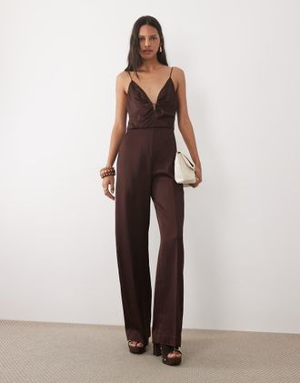 Mango &Auml;rmelloser, eleganter Jumpsuit in Braun mit V-Ausschnitt