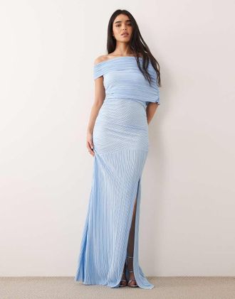 Asos Robe longue &agrave; &eacute;paules d&eacute;nud&eacute;es et d&eacute;tails fronc&eacute;s - Bleu ciel