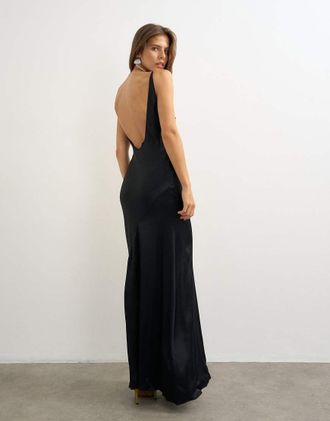 Topshop robe longue en satin &agrave; col halter, dos &eacute;chancr&eacute; et dos nu, noire