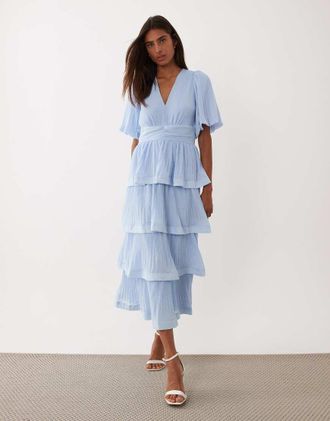 Vero Moda Plissiertes, gestuftes Maxikleid in Blassblau