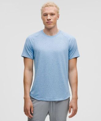 lululemon License to Train Kurzarmshirt f&uuml;r M&auml;nner - Gr&ouml;&szlig;e 2XL in Heathered Cornflower