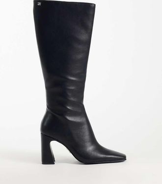 Steve Madden Stiefel mit ausgestelltem Absatz, spitzer Zehenpartie und kniehohem Schaft in Schwarz