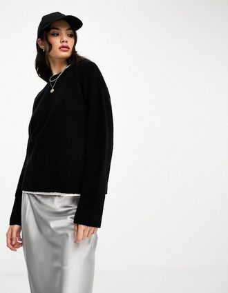 & Other Stories Pullover in Schwarz mit Rundhalsausschnitt