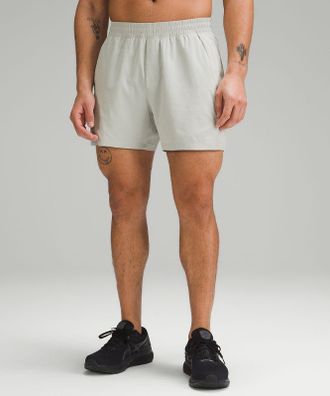 lululemon Short Pace breaker non doubl&eacute; pour Hommes - 13 cm - Gris - Taille 2XL