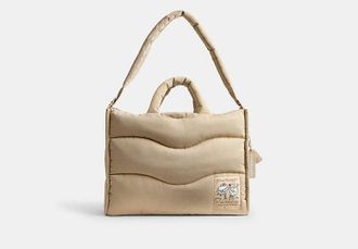 Coach topia Loop Tote aus recyceltem Polyester mit Steppung im Wellenmuster