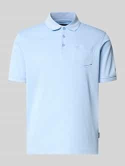 Bugatti Regular Fit Poloshirt mit Brusttasche und Label-Stitching