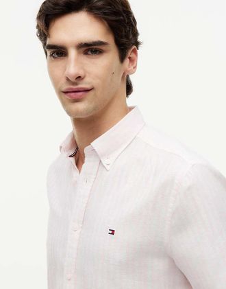 Tommy Hilfiger Chemise coupe classique en lin m&eacute;lang&eacute; &agrave; manches courtes et rayures - Rose clair