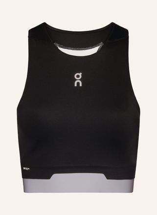 On Cropped-Top Train schwarz