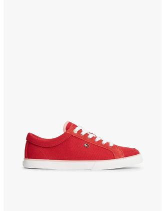 Tommy Hilfiger Canvas-Sneaker in Rot mit Emaille-Flag