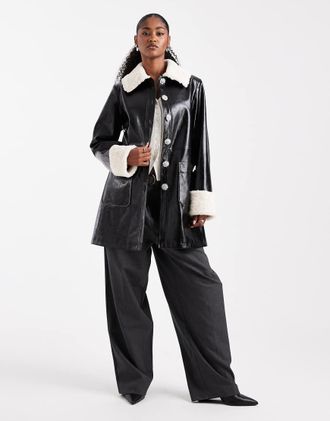 Miss Selfridge Manteau en similicuir avec col contrastant - Noir