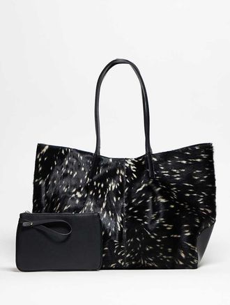 Asos Tragetasche aus einem Mix in Ponyfell-Optik mit Hirschprint-Bunt