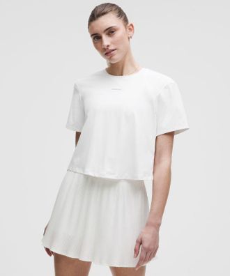 lululemon Pace Crush T-Shirt mit überkreuzter Rückseite und Grafik für Frauen - Größe 2XS in White