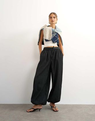Topshop ensemble occasion pliss&eacute; pantalon ballon &agrave; nouer sur le devant noir