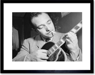Wee Blue Coo VINTAGE MUSIC LEGEND GUITAR PLAYER DJANGO REINHARDT FRAMED ART PRINT B12X3748
