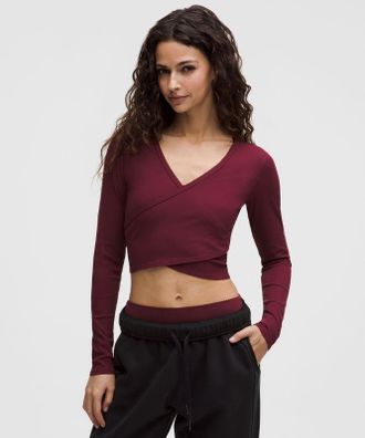 lululemon Nulu Ribbed Wrap-Front Long-Sleeve Shirt Heart pour Femmes - Burgundy - Taille XL