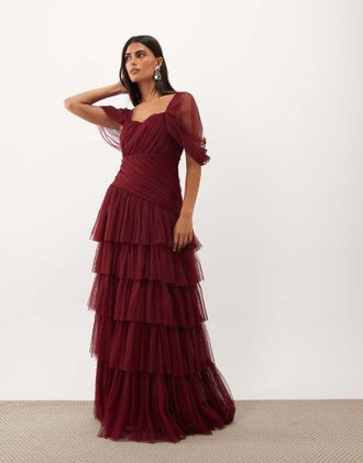 Lace & Beads robe longue en tulle &agrave; &eacute;paules d&eacute;nud&eacute;es asym&eacute;trique avec d&eacute;tail volant&eacute;, rose fonc&eacute;