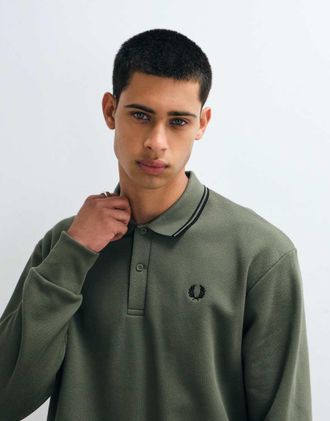 Fred Perry Sweatshirt mit Fleecefutter, Kontraststreifen und Kragen in Khaki-Gr&uuml;n