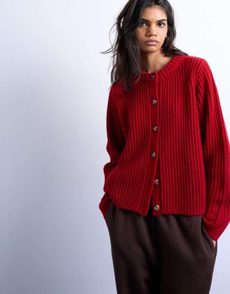 Topshop Gerippte Relaxed-Fit-Strickjacke in Rot mit Rundhalsausschnitt und Knopfleiste
