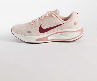 Nike Journey Run Sneaker in Pink-Rosa