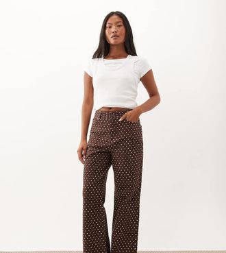 New Look Petite jean large &agrave; pois marron-Blanc