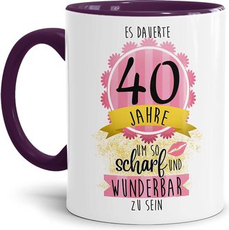 Tassendruck Tasse zum Geburtstag mit Spruch - Es dauerte 40 Jahre um so scharf und wunderbar zu sein - Geburtstagsgeschenk für Frauen, Keramiktasse Innen & Henkel