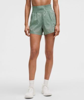 lululemon Short dentra&icirc;nement l&eacute;ger taille tr&egrave;s haute pour Femmes - 10 cm - Blue/Pastel