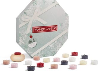 Yankee Candle Company Adventskalender 2022 Kranz | Duftkerzen Geschenkset | 24 Duftteelichter und 1 Teelichthalter | Schneekugel Wonderland Kollektion