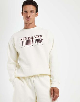 New Balance sweat-shirt en molleton &agrave; motif graphique &eacute;cru-Blanc