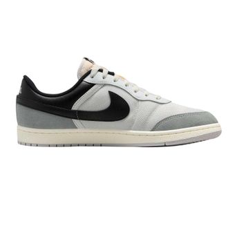 Nike Air Jordan Skyline Sneaker f&uuml;r Herren, Leder (Schwarz/Wei&szlig;)