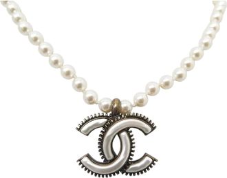 Chanel Halskette - NEUE CHANEL CC LOGO HALSKETTE MUTTERPERLE UND PERL - Gr. unisize - in Braun - f&uuml;r Damen