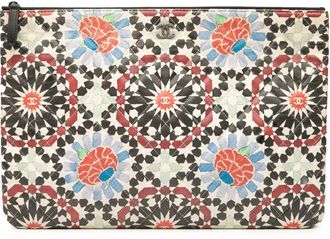 Chanel Clutches - Paris Dubai Large Printed Lambskin Cosmetic Case - Gr. unisize - in Bunt - f&uuml;r Damen