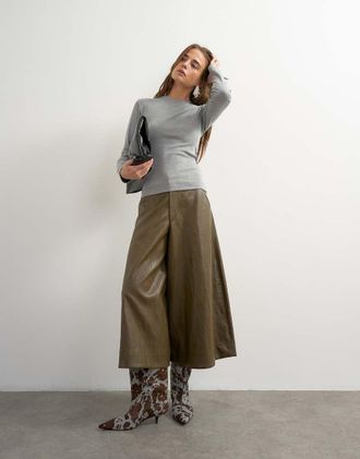 Topshop pantalon jupe-culotte en simili cuir couleur kaki-Vert