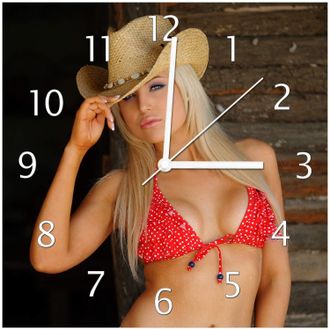 Wallario Design-Wanduhr Westerngirl aus Glas, Motiv-Uhr Gr&ouml;&szlig;e 30 x 30 cm, wei&szlig;e Zeiger