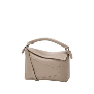 Loewe Mini sac Puzzle Edge en cuir de veau grain&eacute; souple