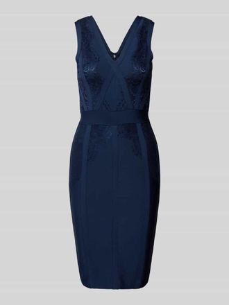 Lipsy Cocktailkleid mit V-Ausschnitt