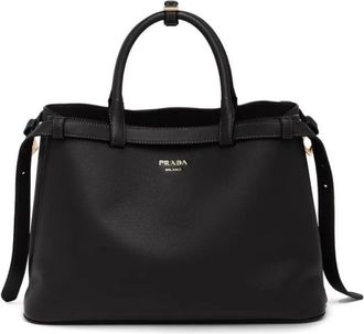 Prada Shopper & Totes - Logo-Plaque Leather Tote Bag - Gr. unisize - in Schwarz - f&uuml;r Damen