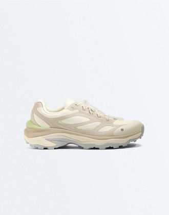 Oysho Sneaker im Bergstil in Wei&szlig;