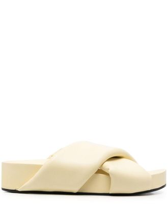 Jil Sander sandales en cuir &agrave; brides crois&eacute;es - Jaune