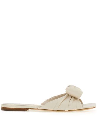Ferragamo mules en cuir &agrave; noeud Vara matelass&eacute; - Blanc