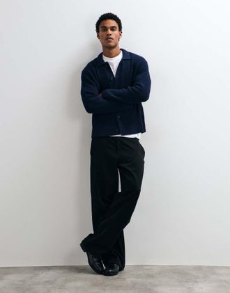 Abercrombie & Fitch cardigan en maille boutonn&eacute; sur le devant avec col bleu marine