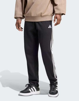 adidas Essentials 3-Streifen French-Terry-Hose mit schmal zulaufendem Bein und B&uuml;ndchen in Schwarz / Wei&szlig;